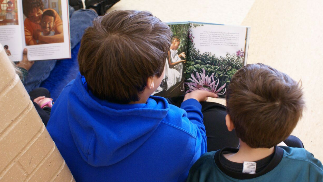 Willow Hill Elementary Forms Human Reading Chain - Glenside Local