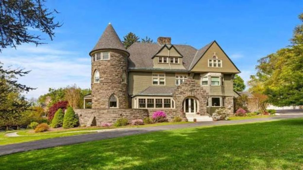 Horace Trumbauer Queen Anne in Wyncote on the market, featured in ...