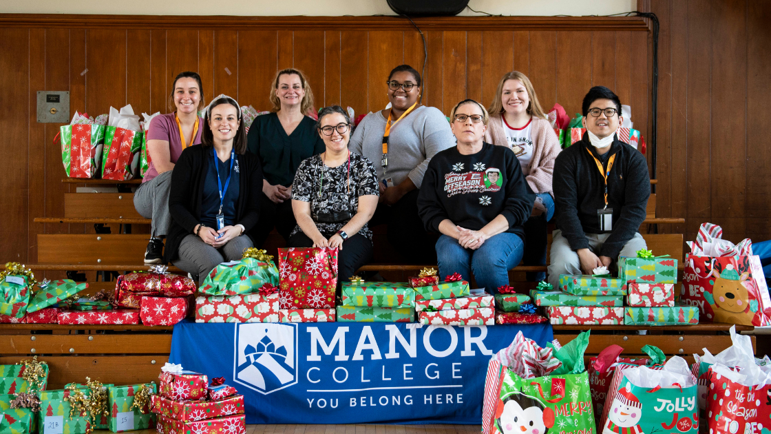 Manor College helps 24 Student Families with the holidays - Glenside Local