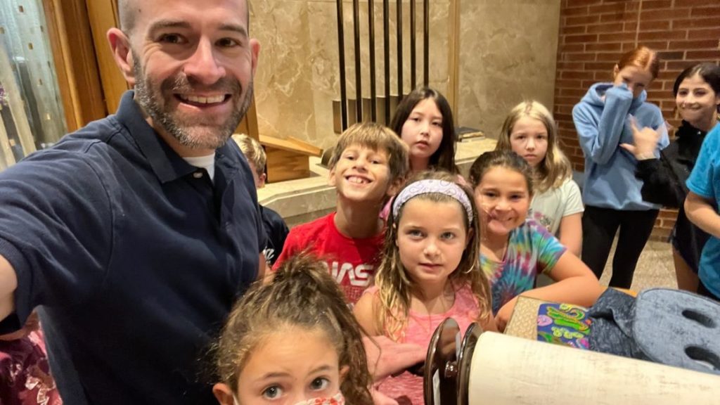 Rabbi Benjamin David's new take on an old tradition - Glenside Local