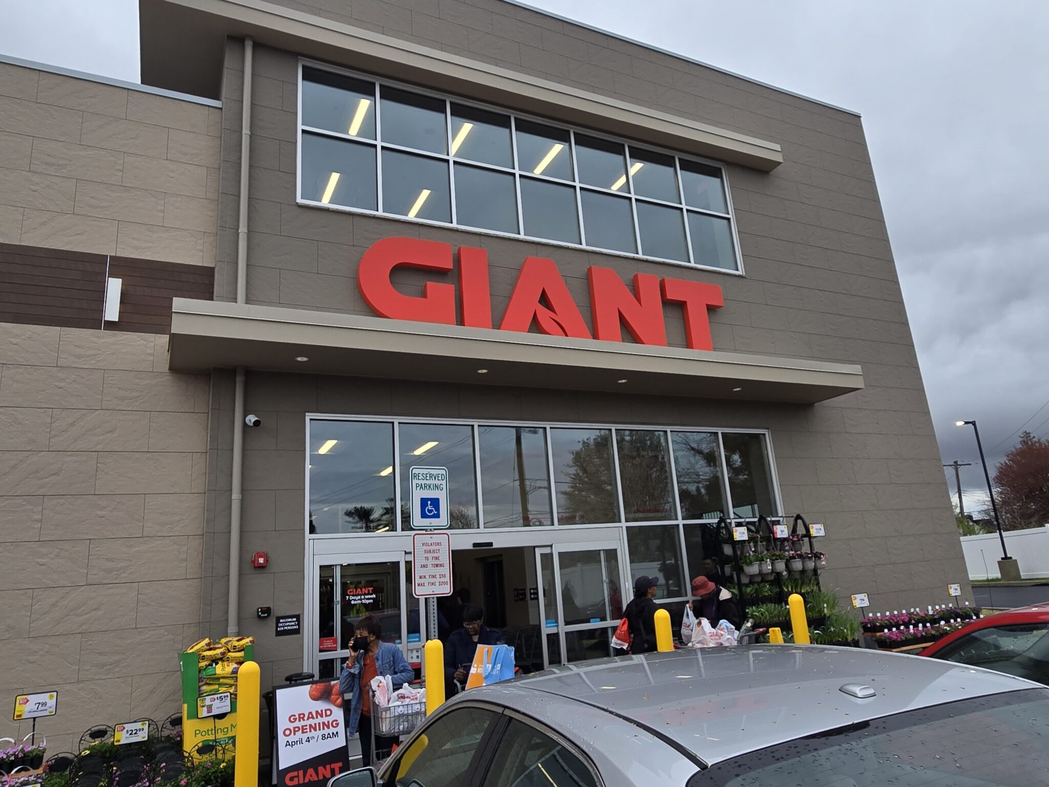 Jenkintown Giant grocery store shares photos of interior and ribbon ...
