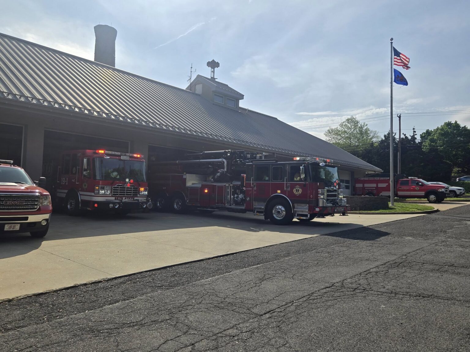 Multiple crews respond to commercial building fire in Huntingdon Valley ...